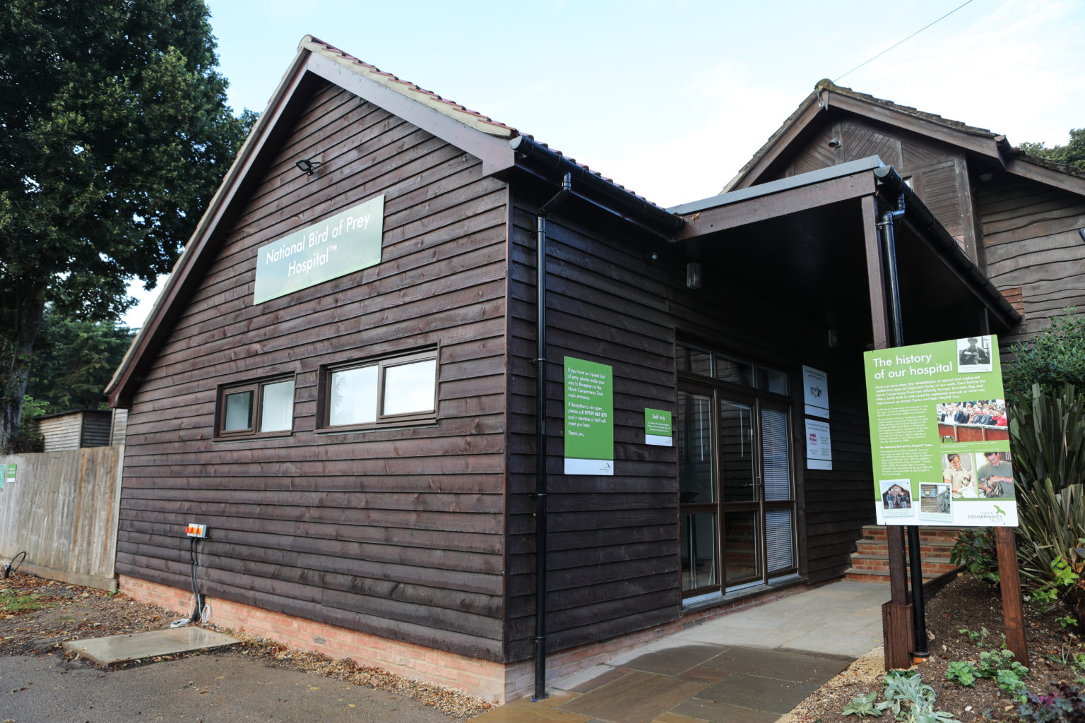 National Bird of Prey Hospital™ Annexe opened by wildlife presenter ...