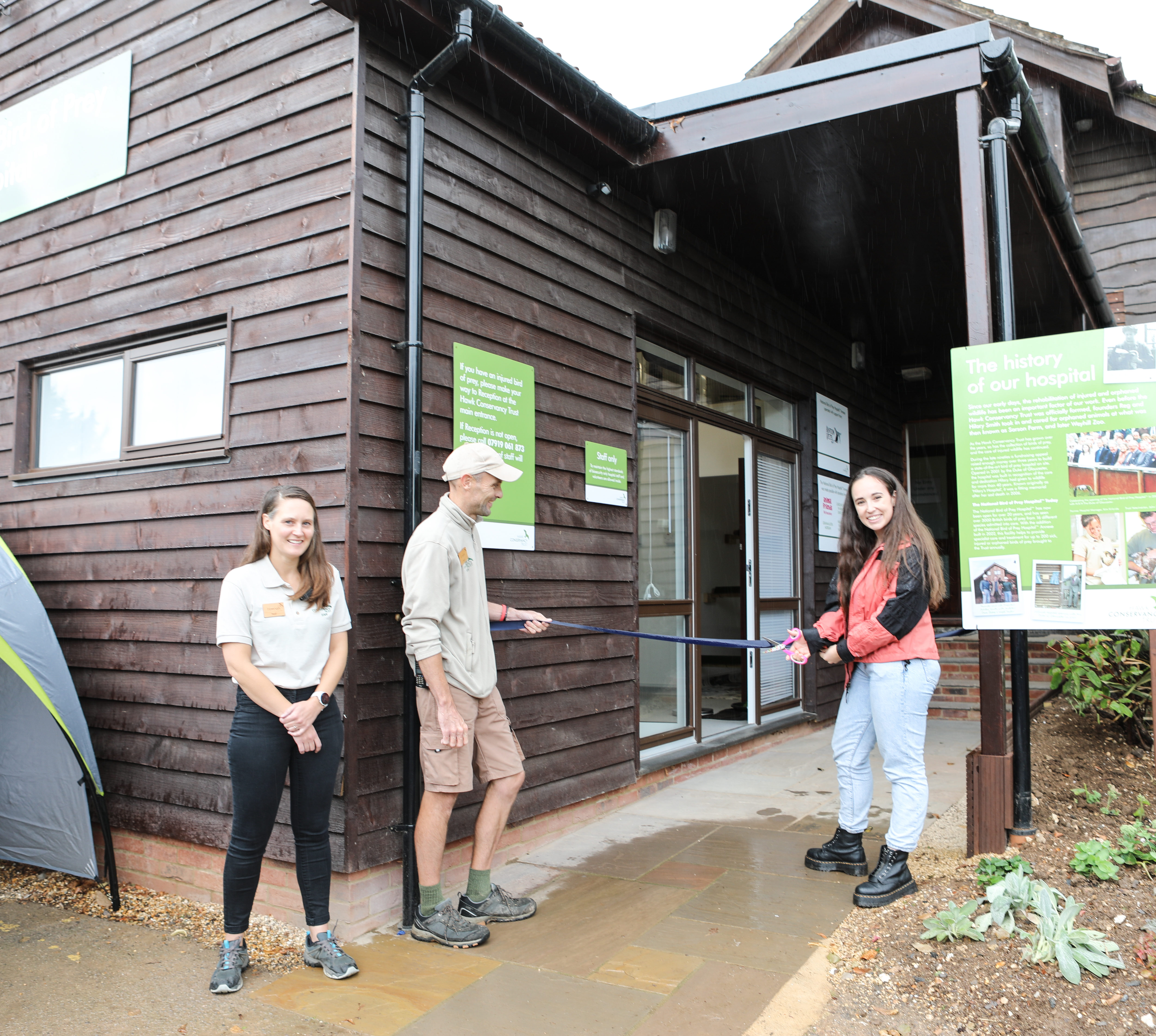 National Bird of Prey Hospital™ Annexe opened by wildlife presenter ...